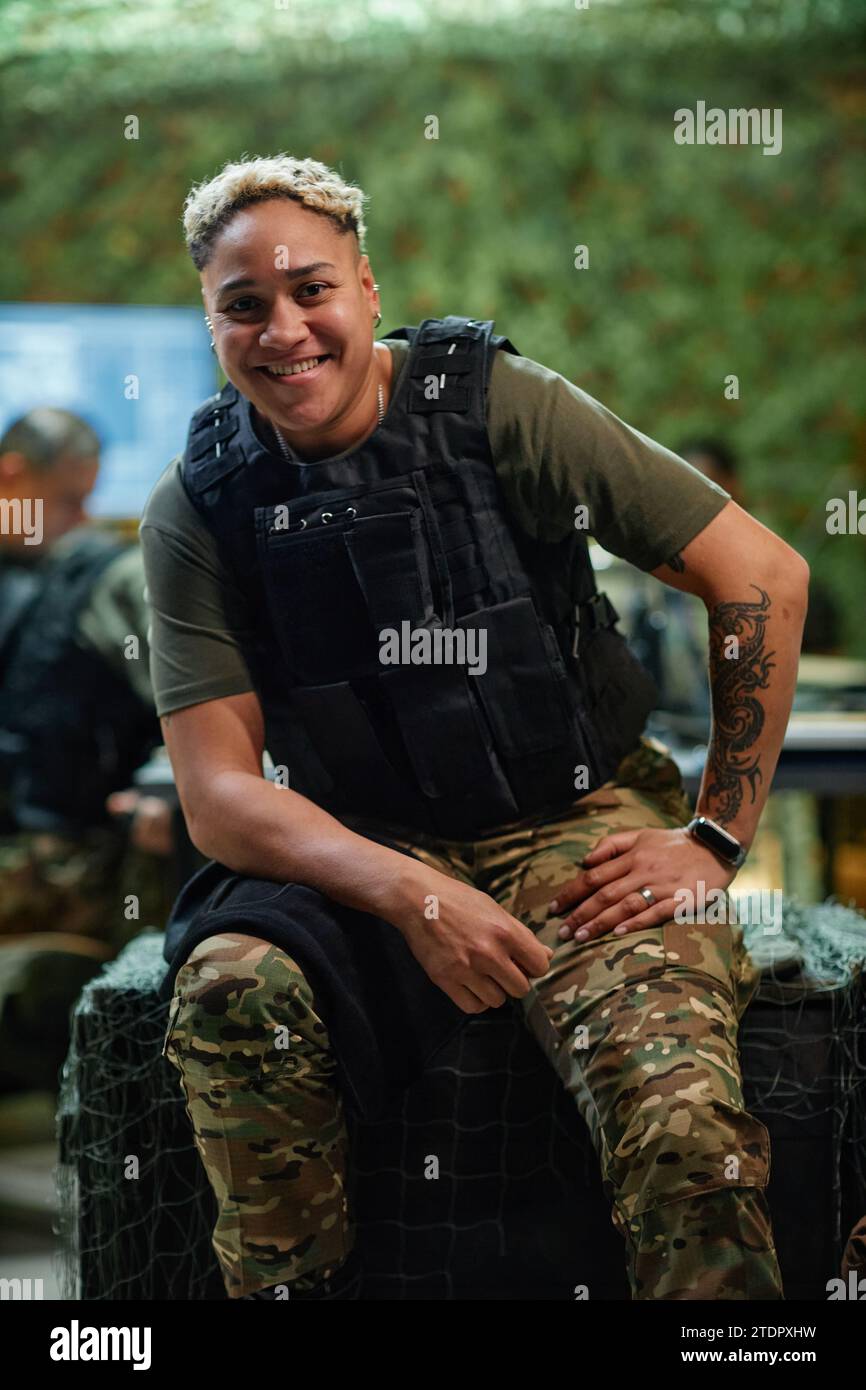 Female military vest hi-res stock photography and images - Alamy