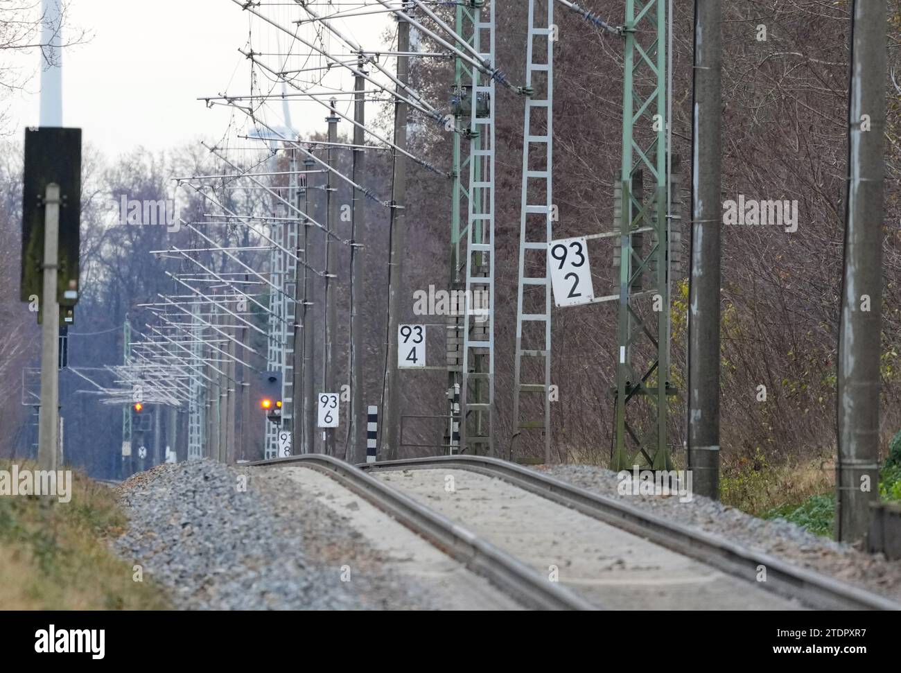 19 December 2023, Brandenburg, Vetschau/Ot Raddusch: The single-track ...