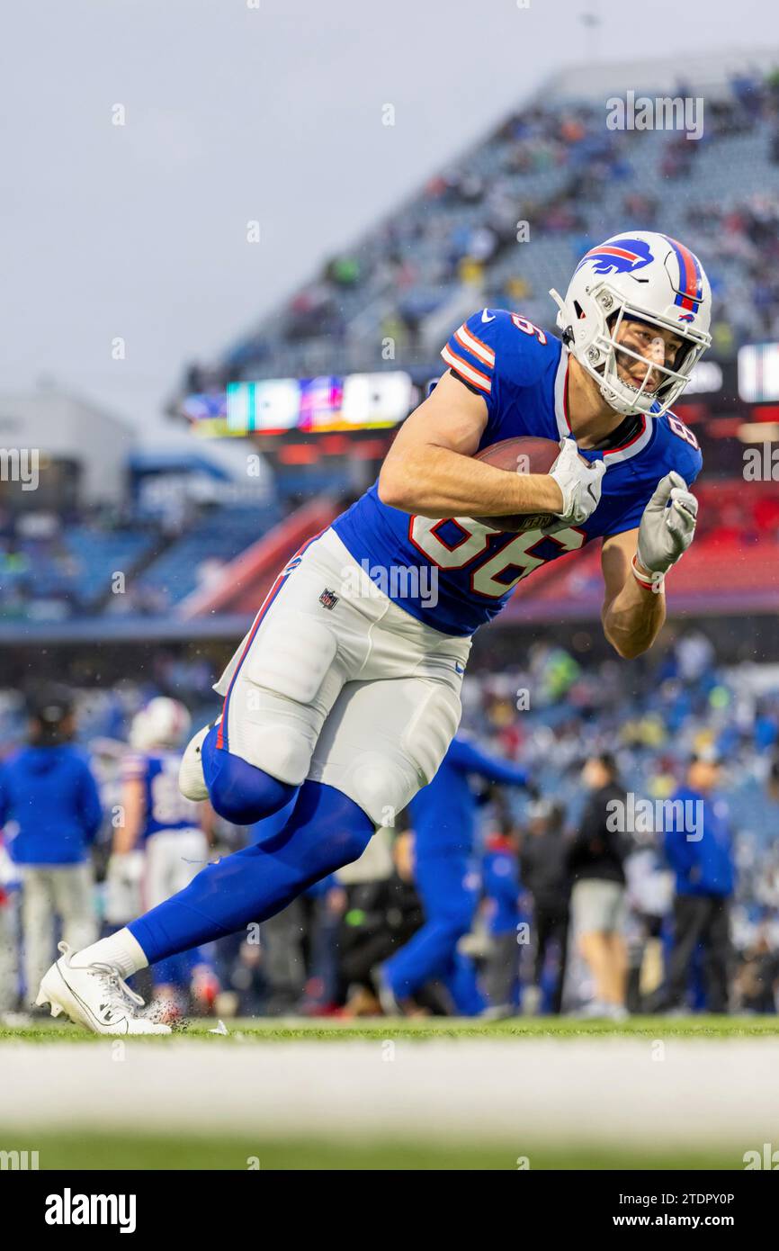 Buffalo Bills tight end Dalton Kincaid (86) warms up before playing ...