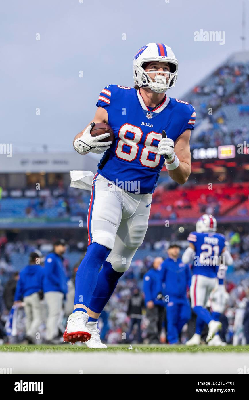 Buffalo Bills tight end Dawson Knox (88) warms up before playing ...