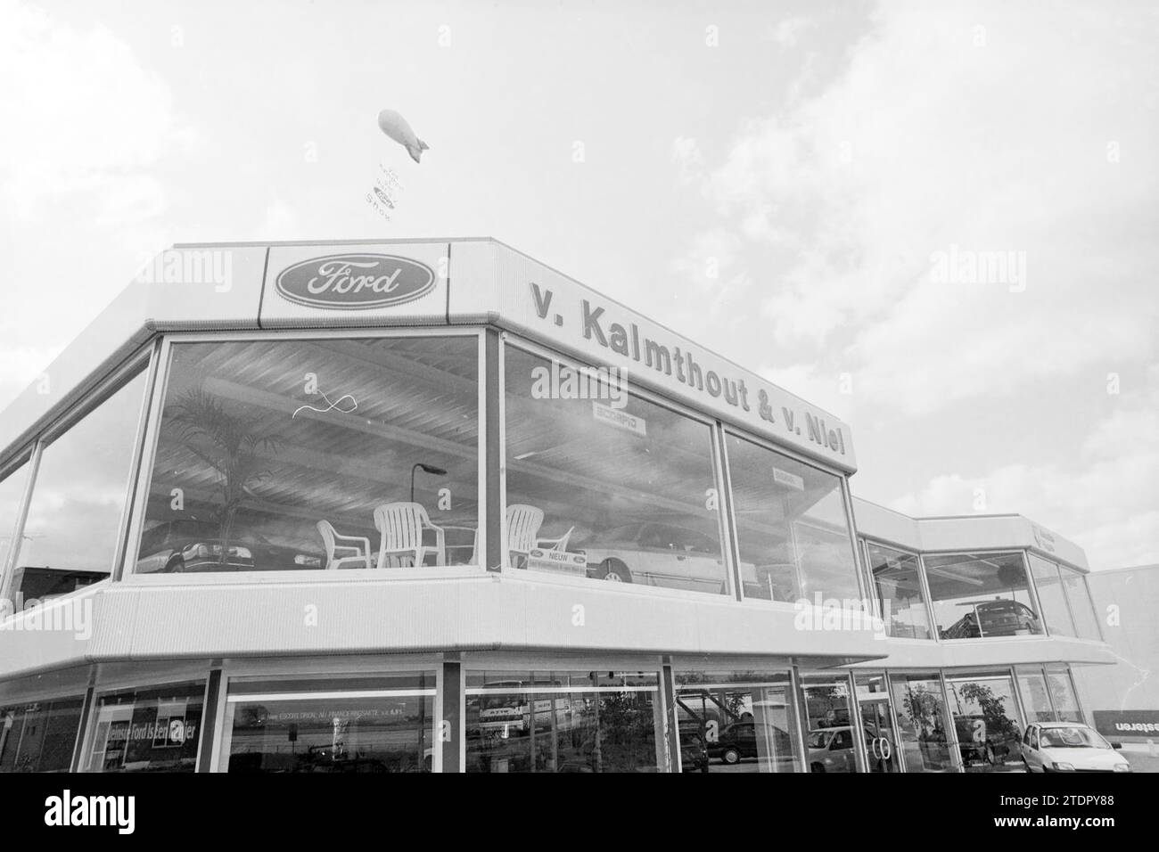 Exterior Van Kalmthout & Van Niel, Ford dealer, Lisse, Whizgle News ...