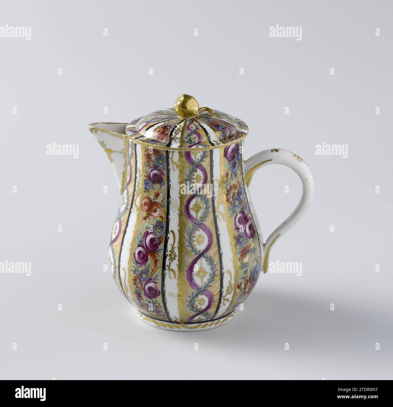 Milk jug with vertical borders, 1773 Porcelain milk jug with a pear ...