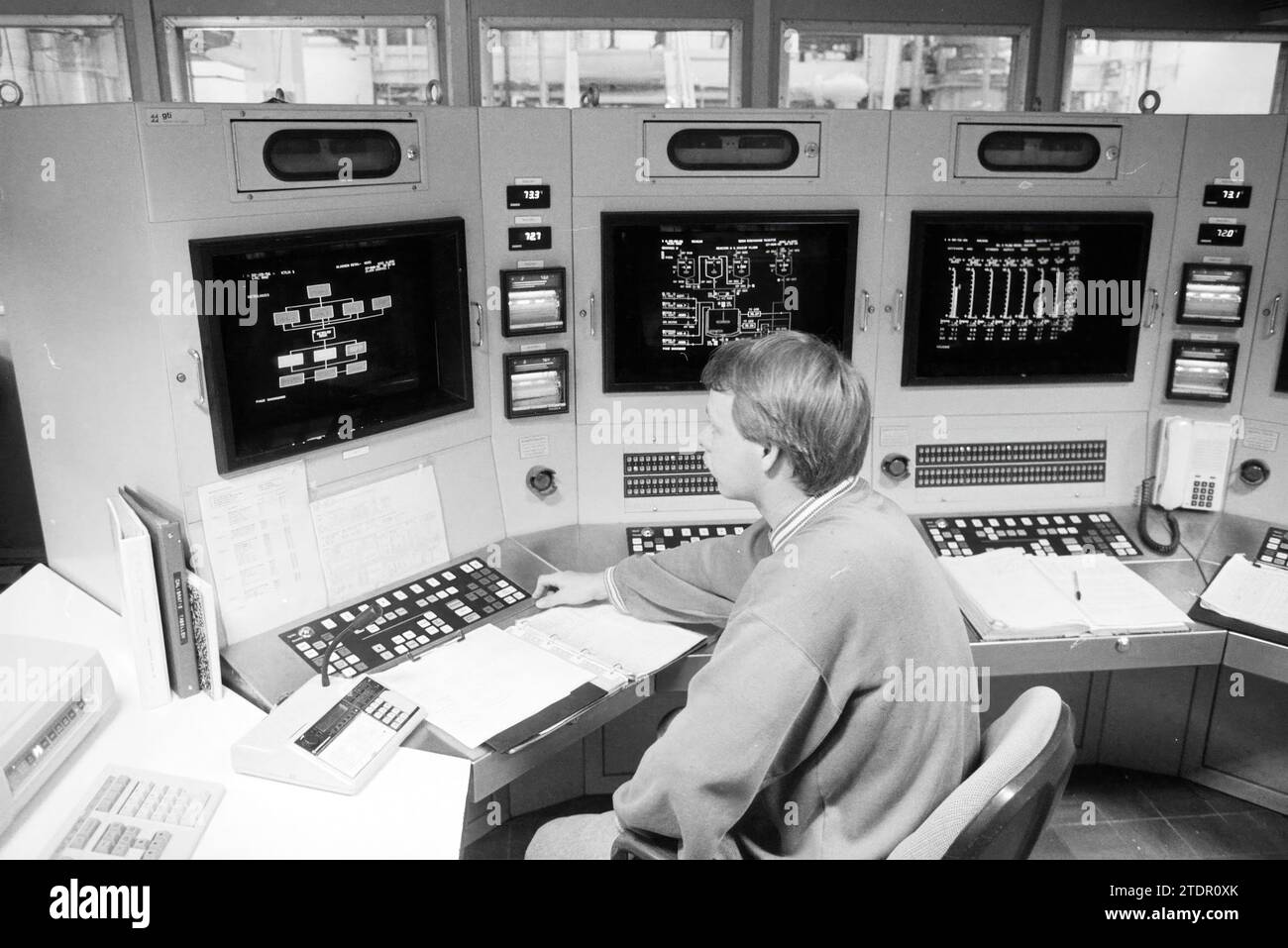 Control room ge plastics hi-res stock photography and images - Alamy