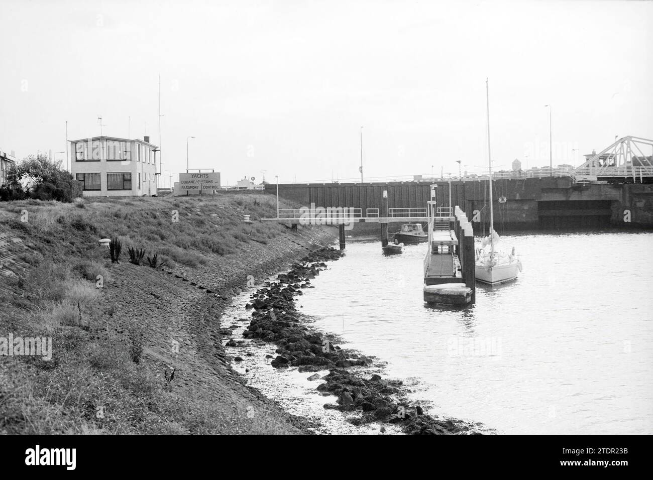Tidal jetty lock ijmuiden hi-res stock photography and images - Alamy