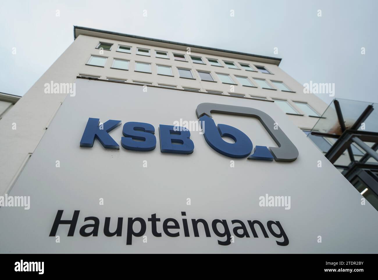 Industrial valves and pumps hi-res stock photography and images - Alamy