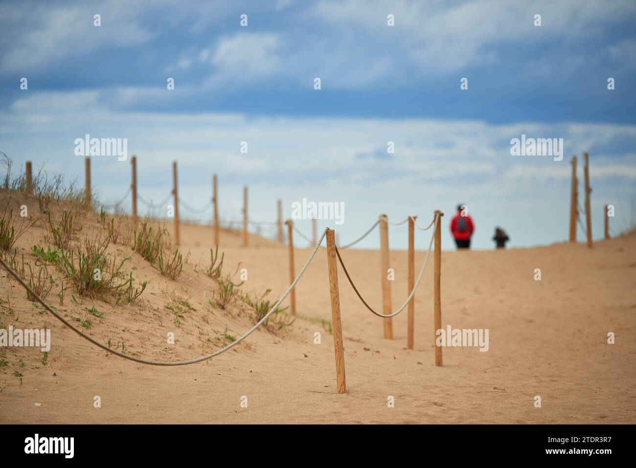 Rope tied wooden fence post hi-res stock photography and images - Alamy