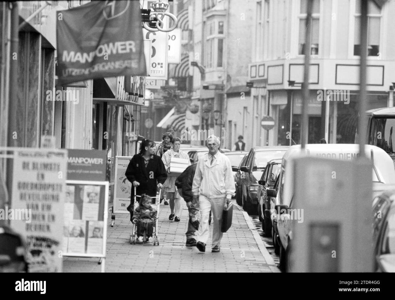 People in Zijlstraat, Haarlem, Zijlstraat, The Netherlands, 26-05-1993, Whizgle News from the ...