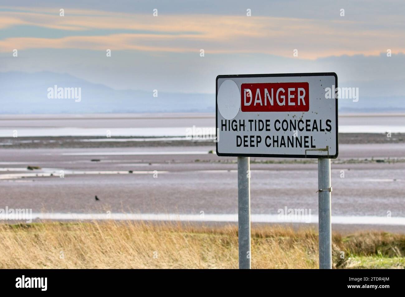 Sign warning danger quicksand hi-res stock photography and images - Alamy