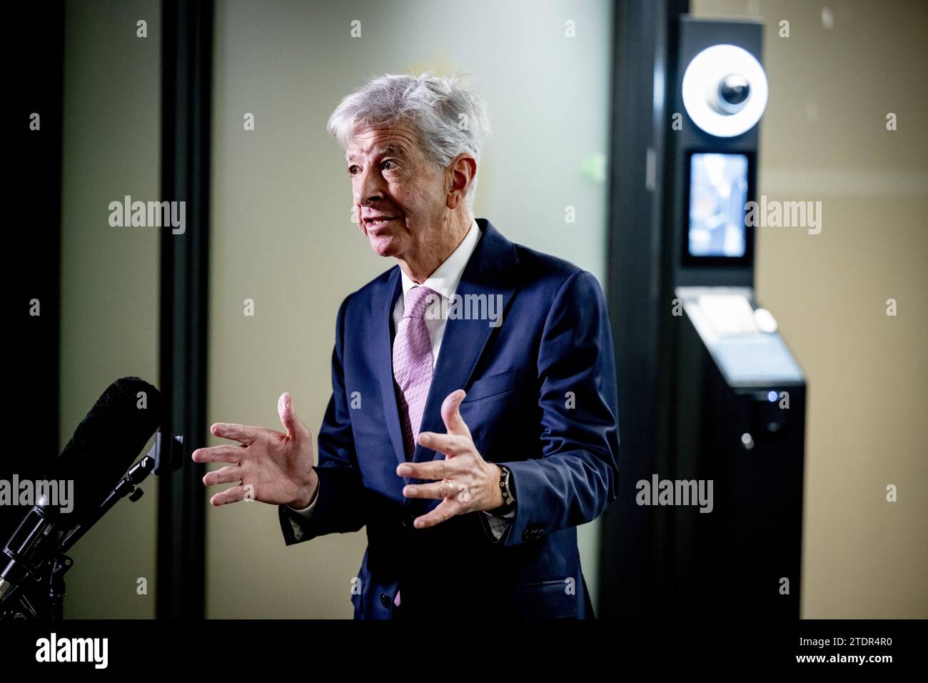 THE HAGUE - Informer Ronald Plasterk after a conversation with Dilan ...