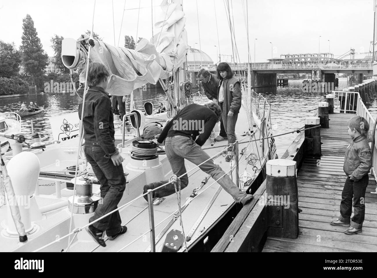 Flying wilma hi-res stock photography and images - Alamy