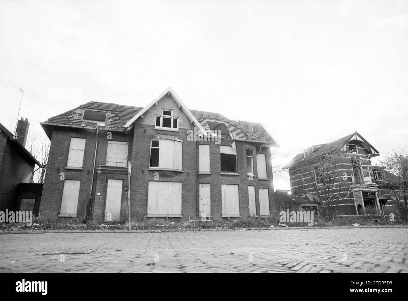 Demolition villas kanaalstraat ijmuiden hi-res stock photography and ...