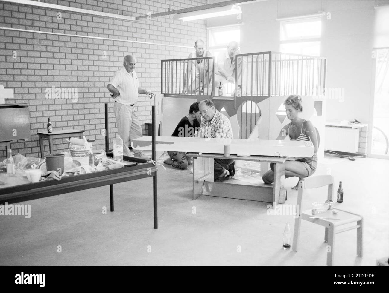 Setting up the Brulboei community center, IJmuiden, Neighborhoods ...