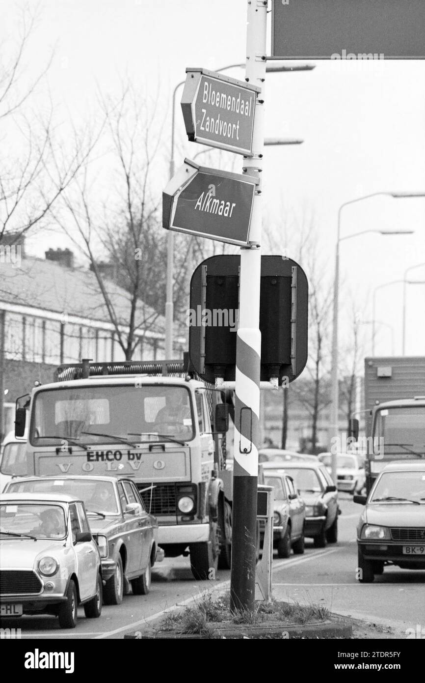 Broken signs anwb hi-res stock photography and images - Alamy