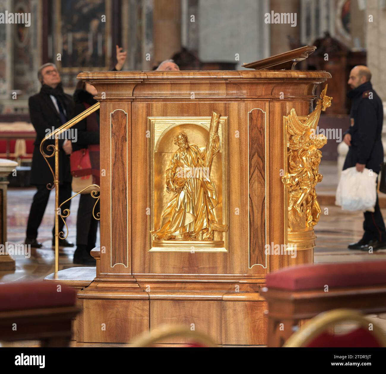Golden lectern on the sanctuary of St Peter's basilica, Rome, Vatican ...
