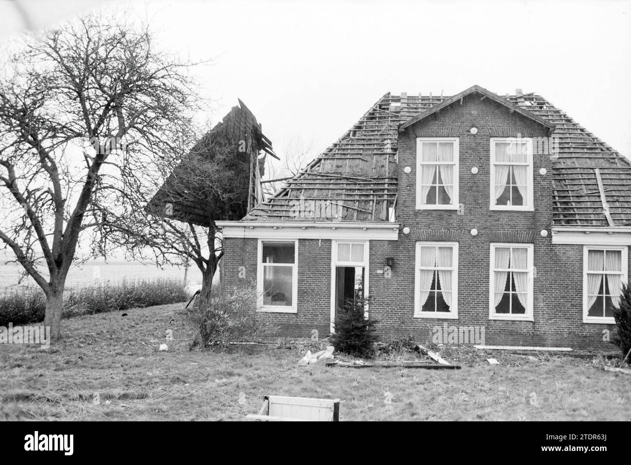 Roof blown off farm, Main Road West Side, Farms, Hoofdweg Westzijde, 25 ...
