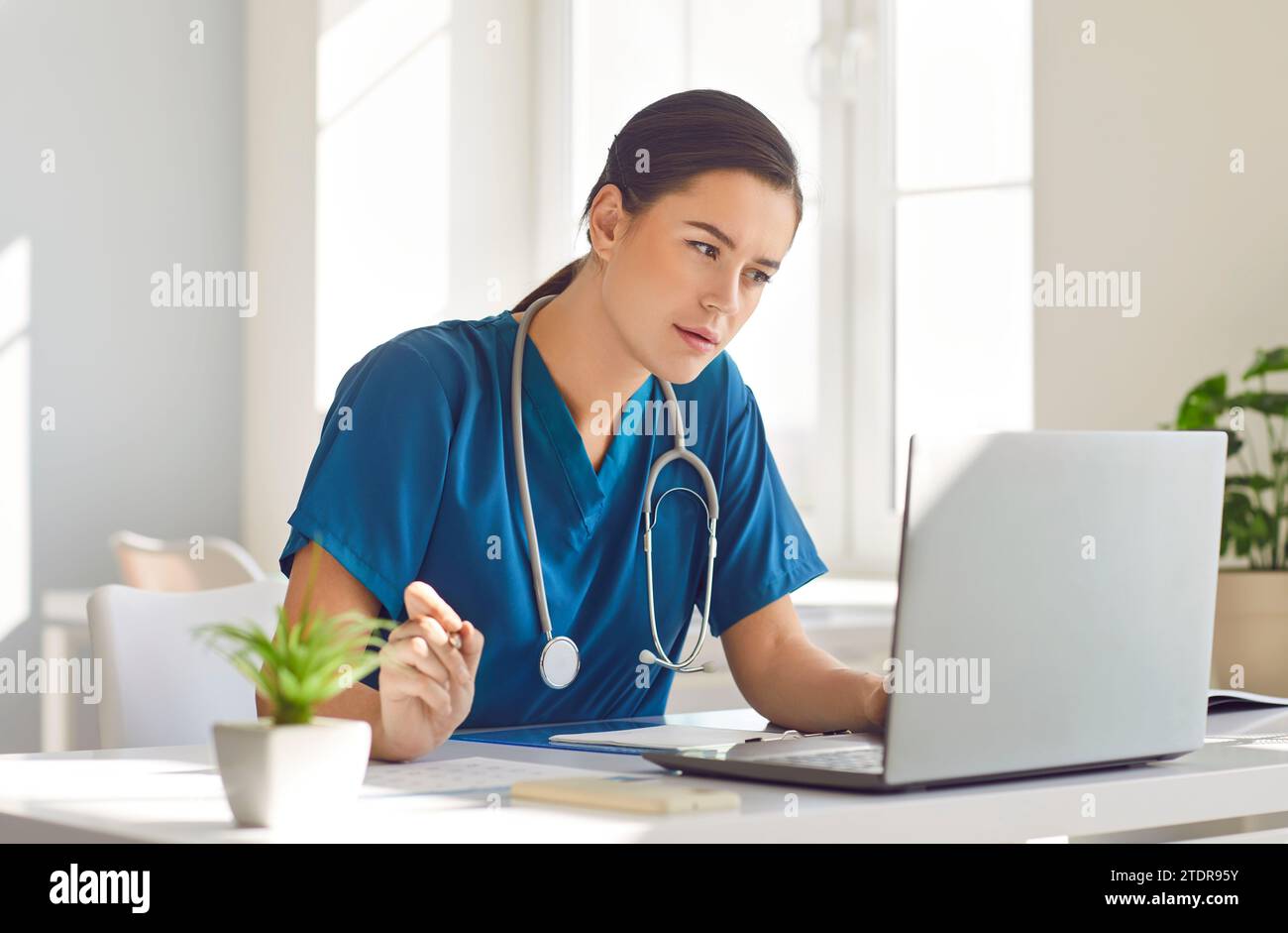 Doctor in uniform using virtual hi-res stock photography and images - Alamy
