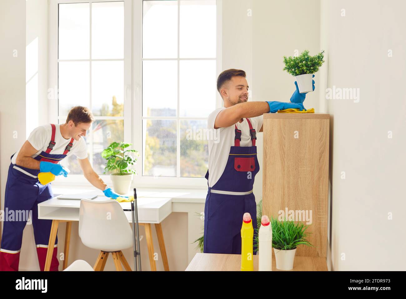 Happy tidy office desk hi-res stock photography and images - Alamy