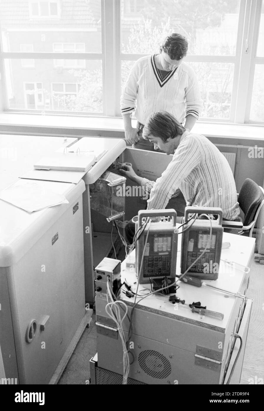 Electrical engineers at work, 00-04-1982, Whizgle News from the Past ...