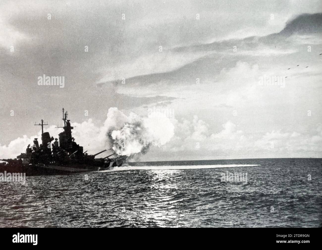 USS MISSOURI an Iowa-class battleship fires her guns during the Pacific ...