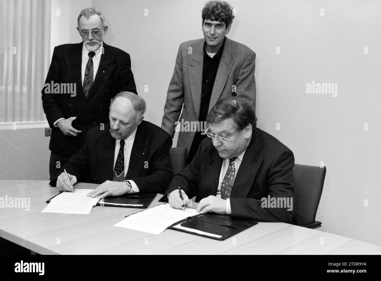 Joint implementing body hi-res stock photography and images - Alamy