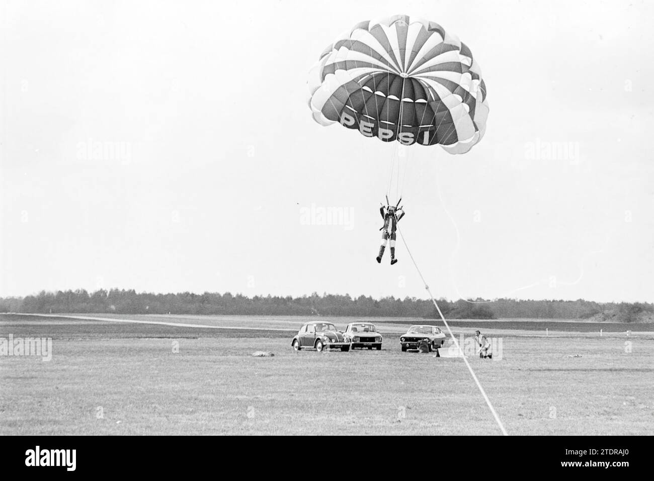 Parasailing, Parachuting and Skydiving, 16-04-1976, Whizgle News from ...