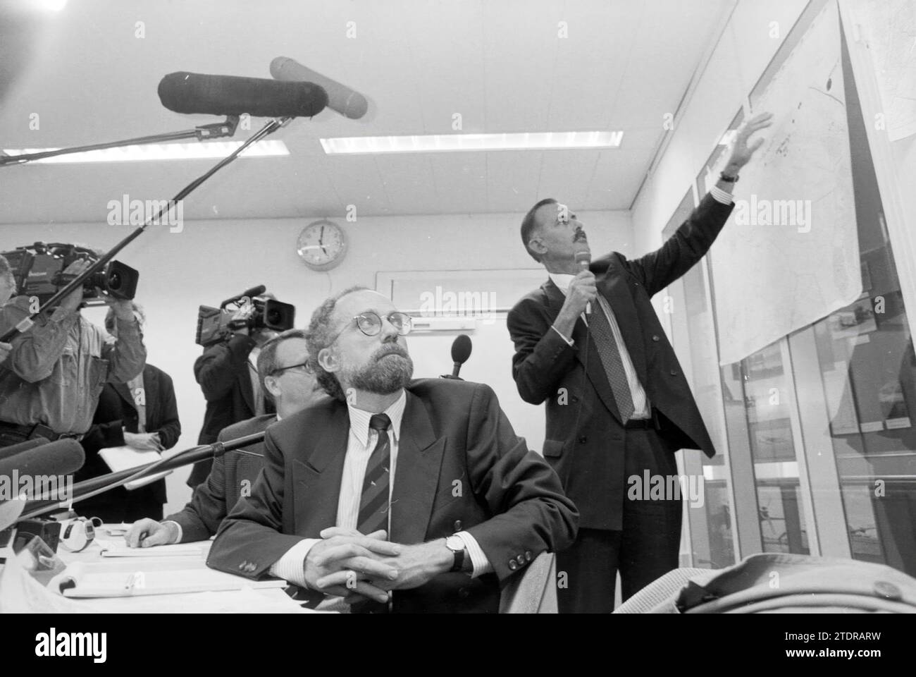 Press conference National Aviation Service, Bijlmer disaster, 06-10 ...