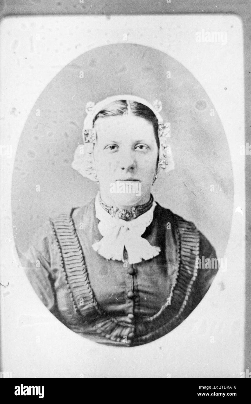Portrait of a woman around 1900, Whizgle News from the Past, Tailored ...