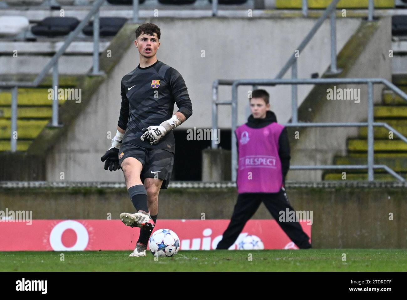 Lier, Belgium. 13th Dec, 2023. goalkeeper Aaron Alonso (1) of Barcelona ...