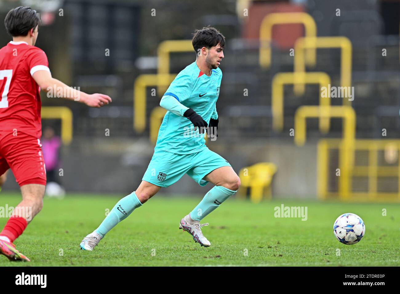 Lier, Belgium. 13th Dec, 2023. Hugo Alba (9) of Barcelona pictured ...