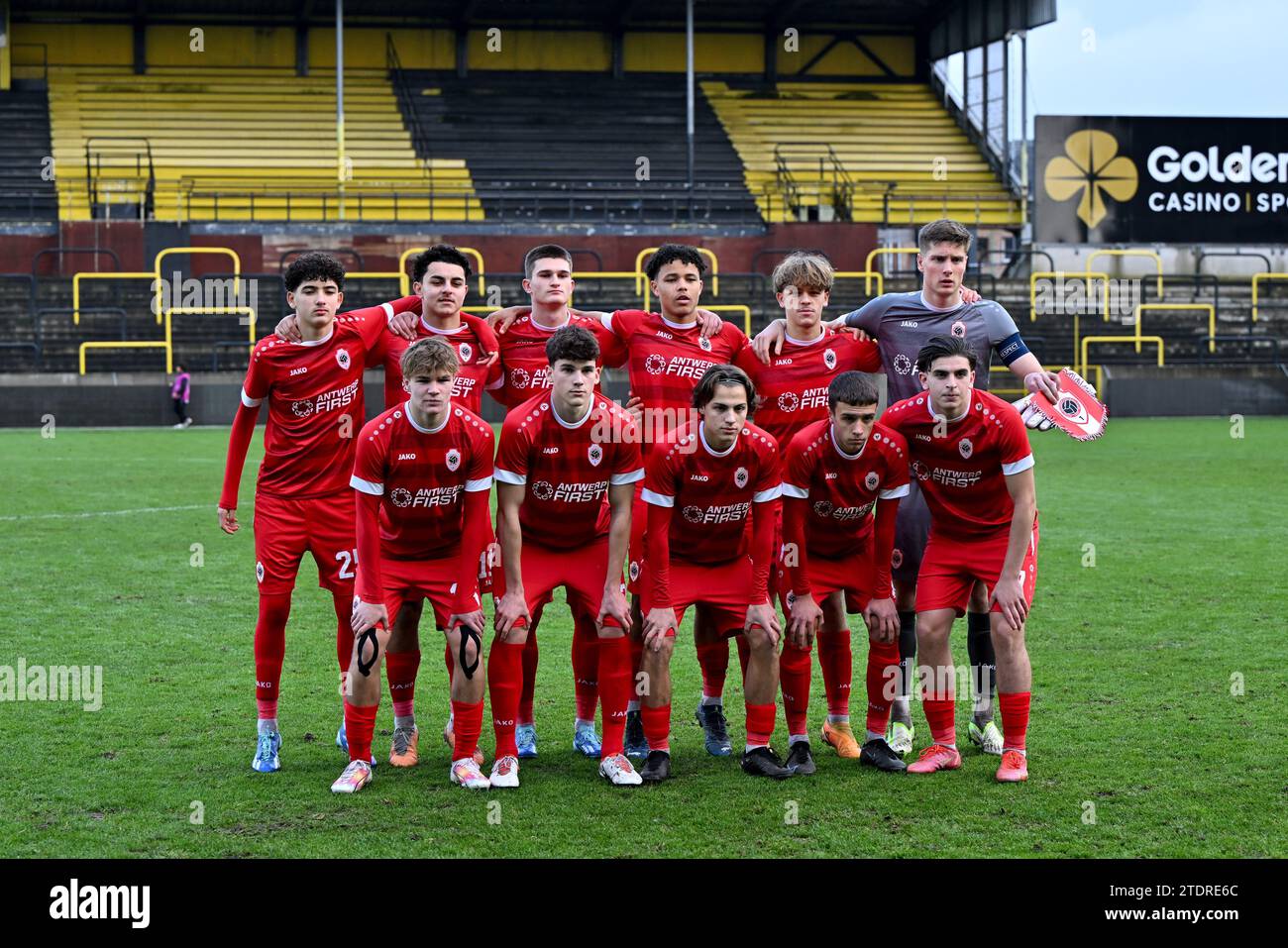 players of Antwerp with Youssef Hamdaoui (25) of Antwerp, Andreas ...