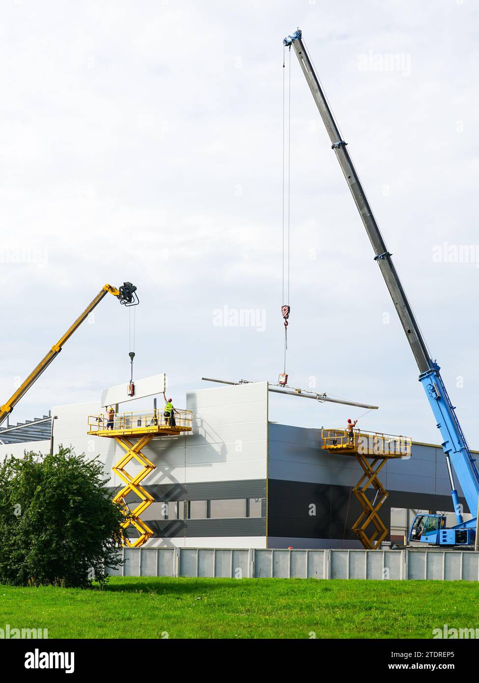 Lifting sandwich panel hi-res stock photography and images - Alamy