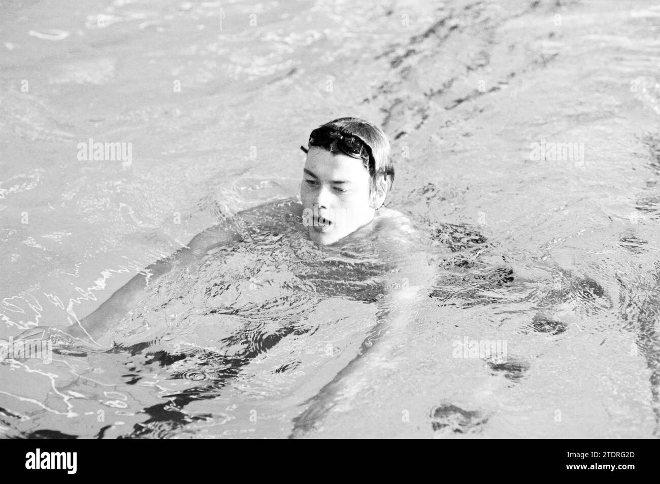 Swimmers in swimming pool, 00-01-1982, Whizgle News from the Past ...