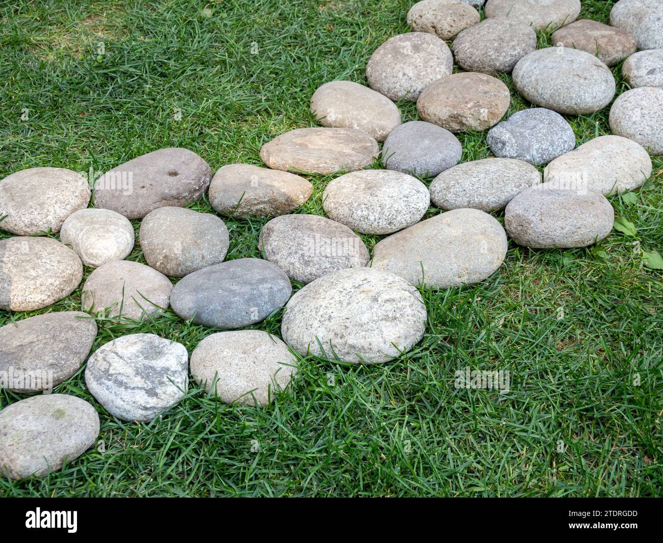 Gravel garden path hi-res stock photography and images - Alamy