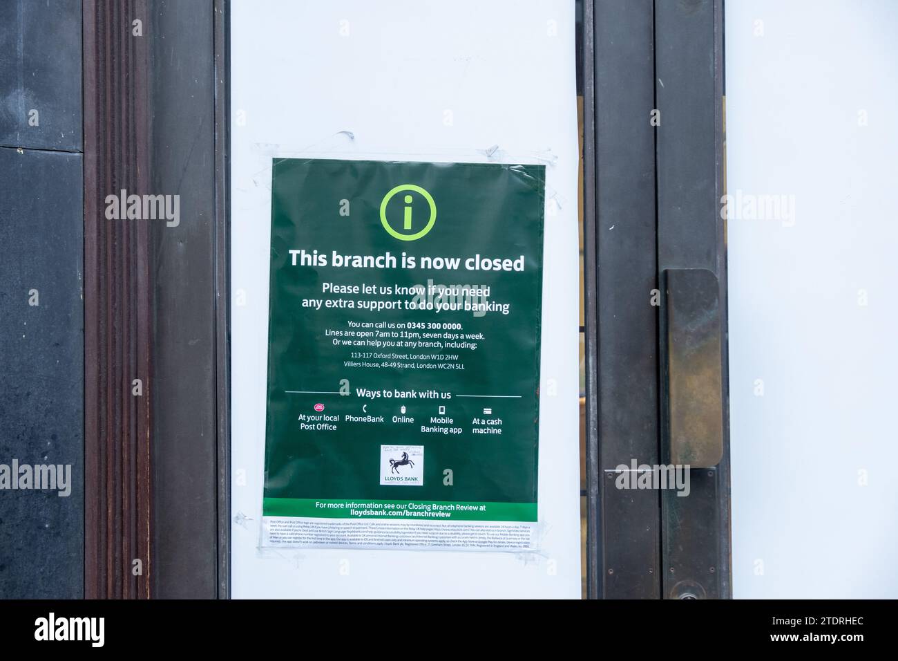 LONDON- DECEMBER 14, 2023: Sign communicating branch closure of LLoyds ...