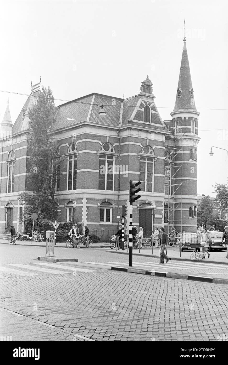 Ext. Remonstrant Church in the Wilhelminastraat, Exterior, Churches ...
