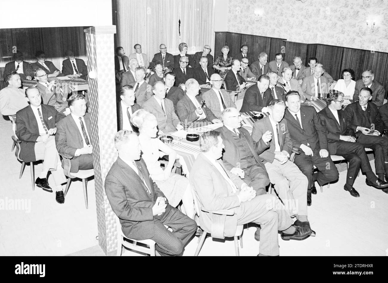 Mainly men hi-res stock photography and images - Alamy