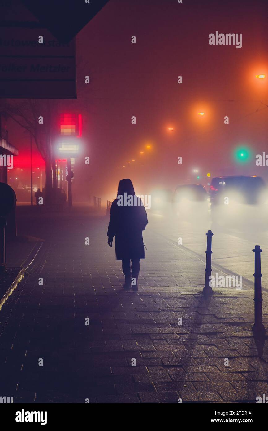 Mist silhouette street car hi-res stock photography and images - Alamy