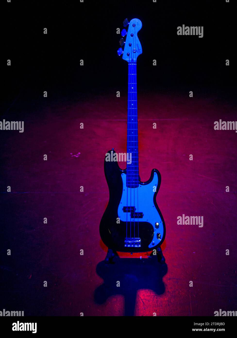 P bass fender hi-res stock photography and images - Alamy