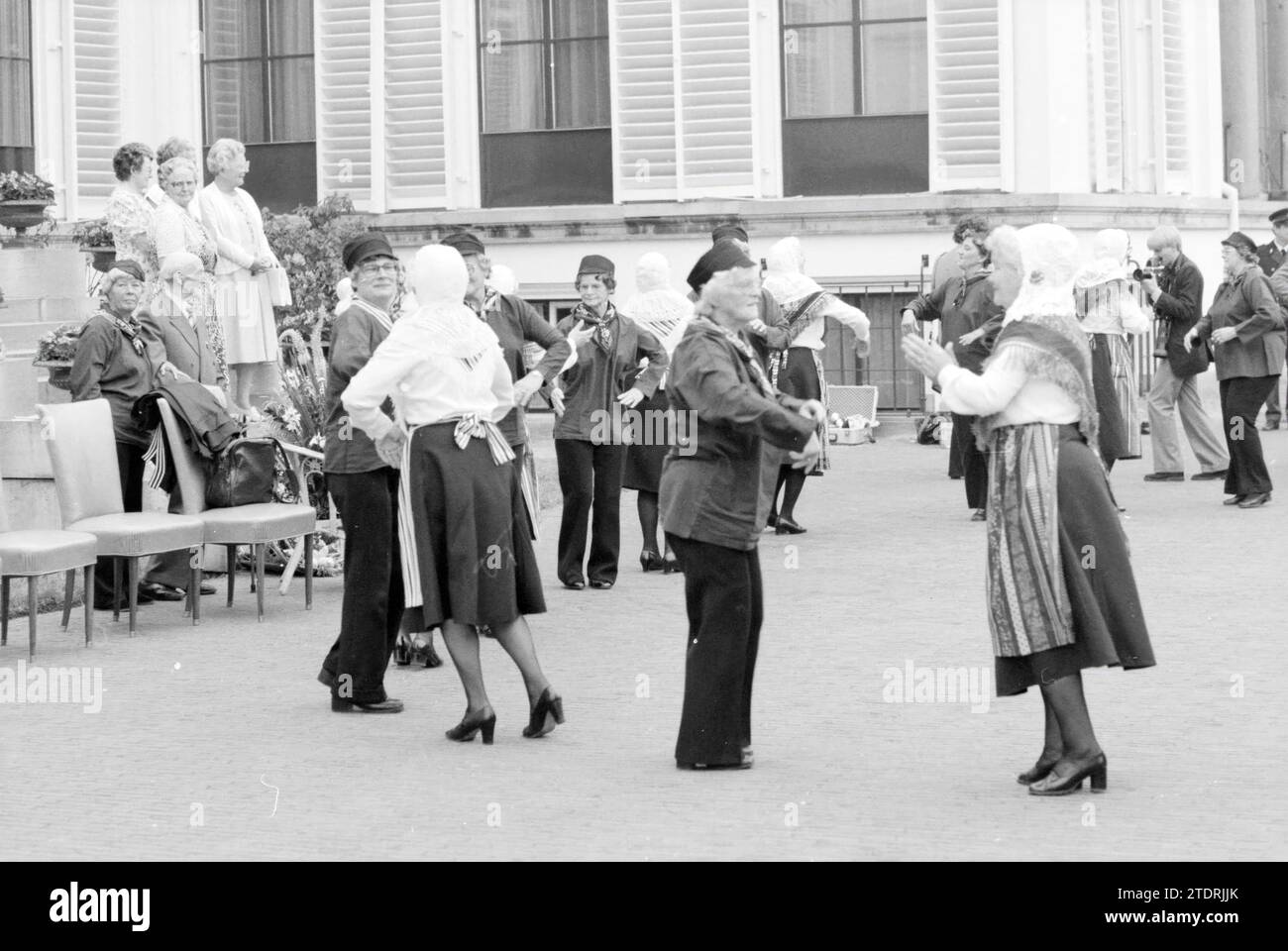 Elderly Defilé color, Defilé, Soestdijk, Amsterdamsestraatweg, 10-06 ...