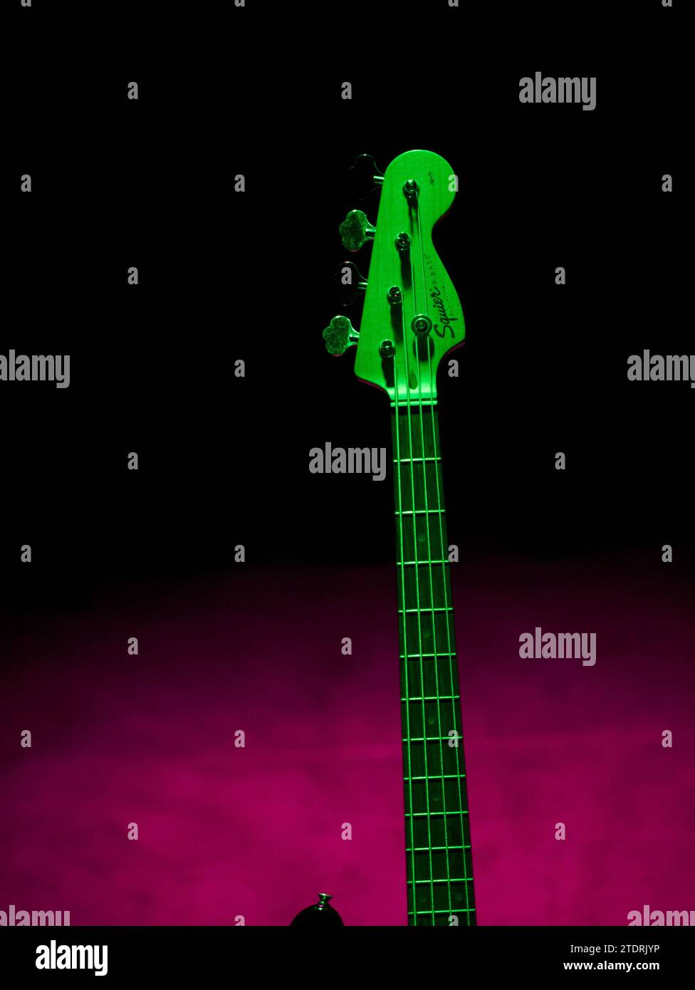 P bass fender hi-res stock photography and images - Alamy