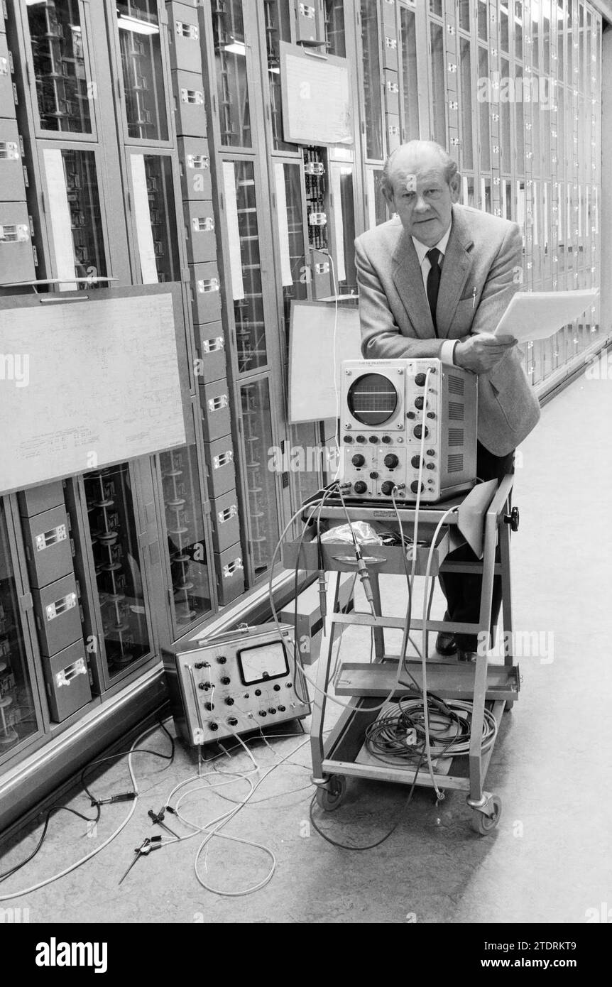 1985 computer room hi-res stock photography and images - Alamy