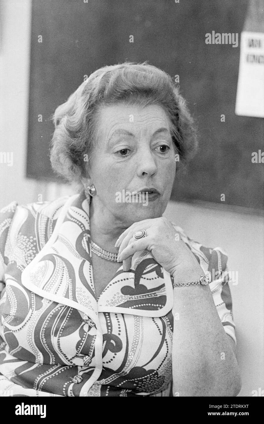 Portrait Ms. Lambert, Portraits, 20-05-1974, Whizgle News from the Past ...