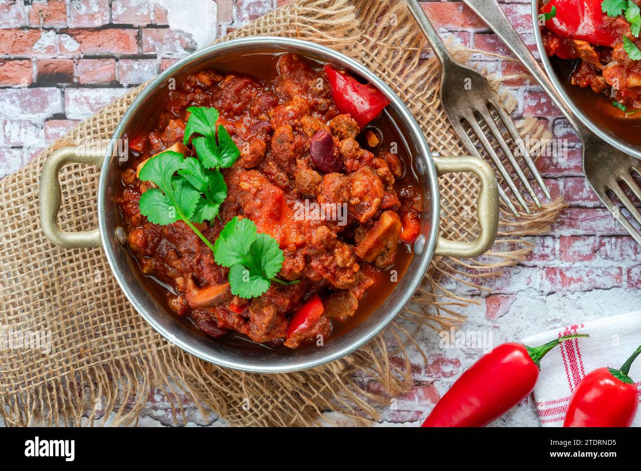 Vegetarian chili con carne with quorn mince Stock Photo - Alamy