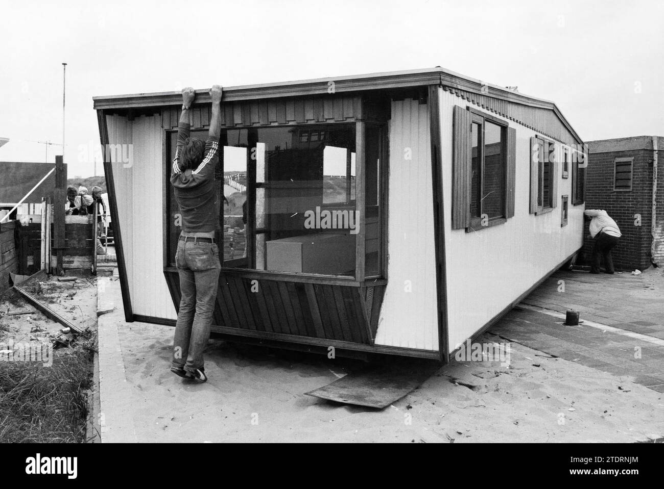 Places red cross caravan hi-res stock photography and images - Alamy