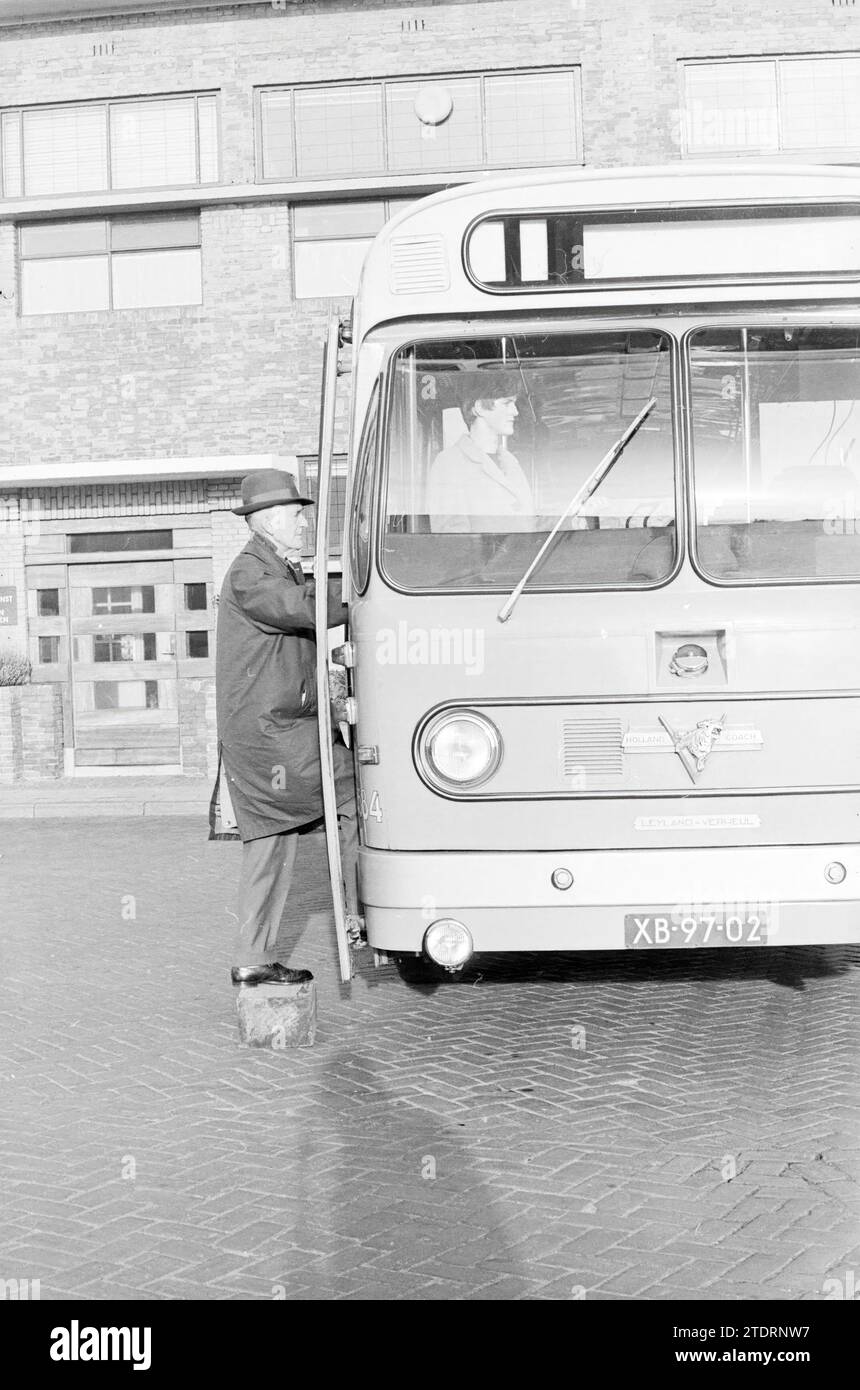 1966 bus hi-res stock photography and images - Alamy