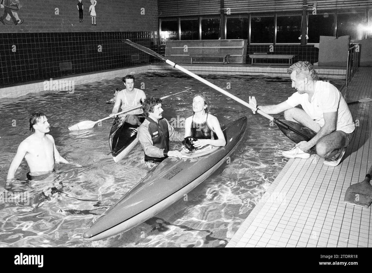 Canoe lessons in the IJmuiden swimming pool, Canoe, IJmuiden, The ...