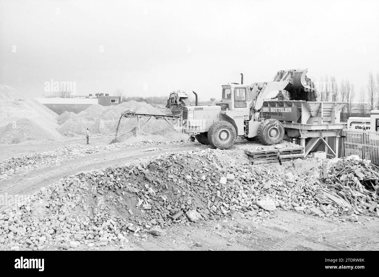 Machine for laying bricks hi-res stock photography and images - Alamy
