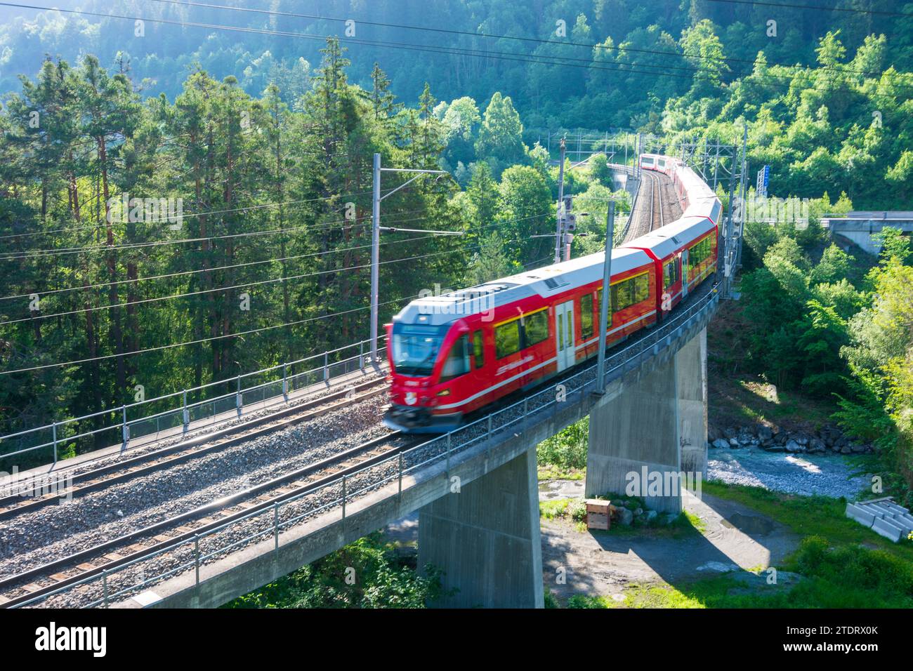 Thusis: local train of Rhaetian Railway (Rhätische Bahn) in Viamala ...