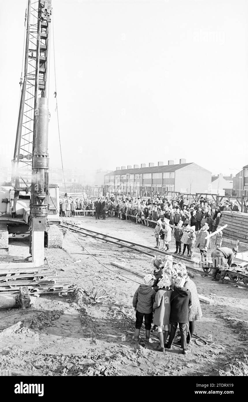 Driving the first pile with many children from school., Whizgle News ...