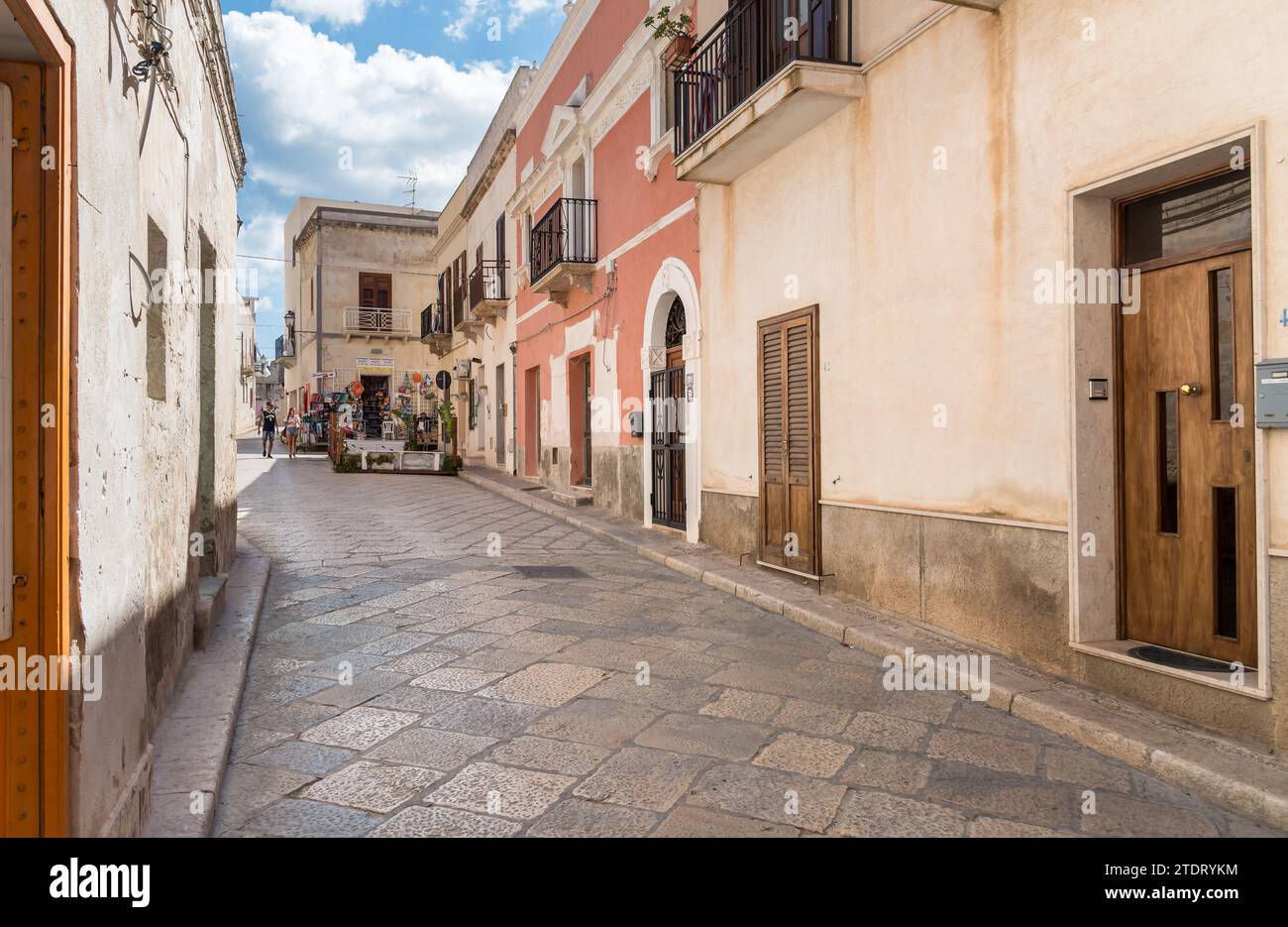 Typical italian village street scene hi-res stock photography and ...